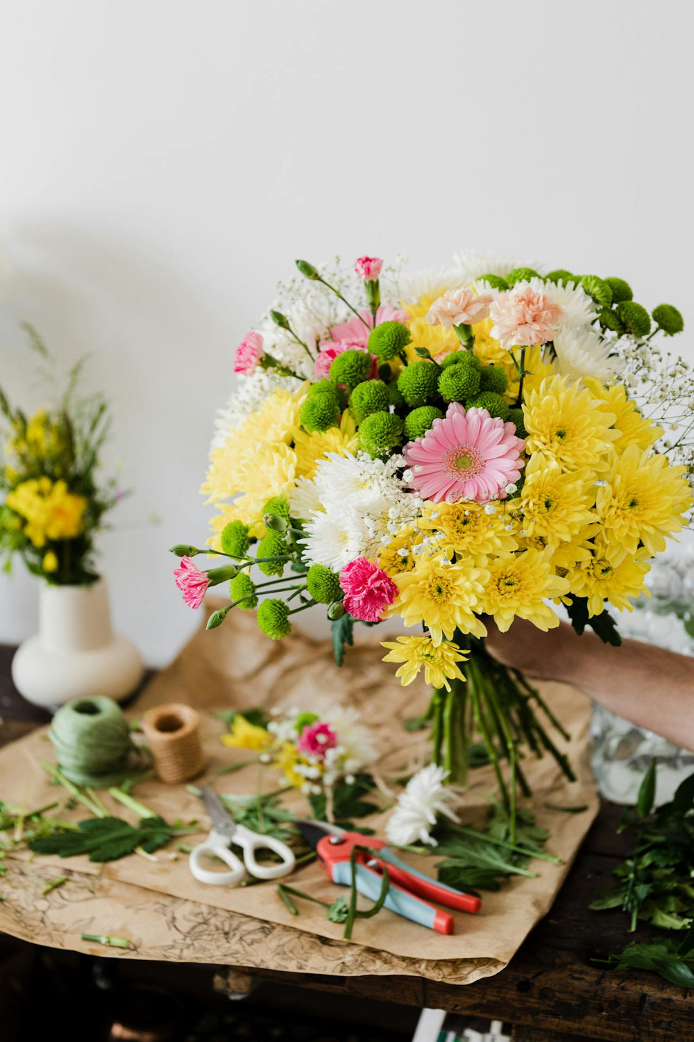 How to make your own flower bouquet at home – Flowersby.com